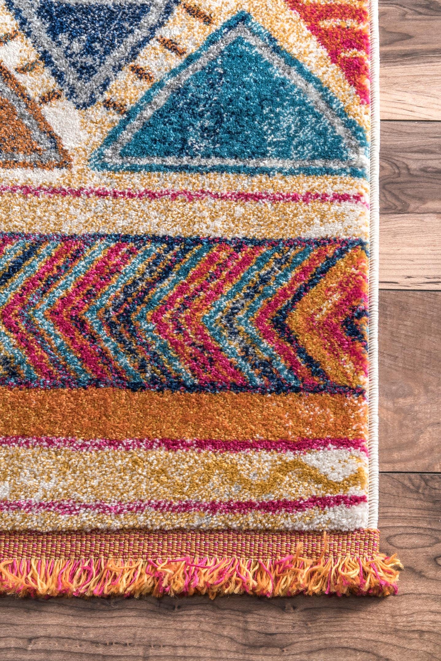 Rochelle Aztec Area Rug — nuLOOM