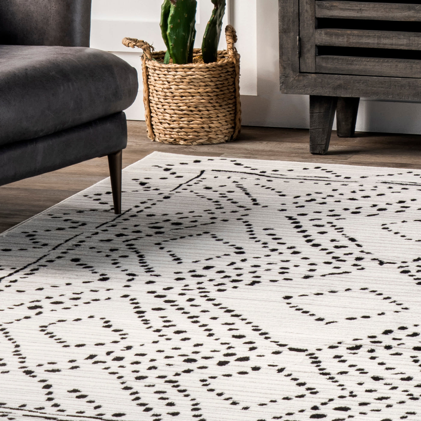Mila Dotted Diamond Trellis Area Rug — nuLOOM