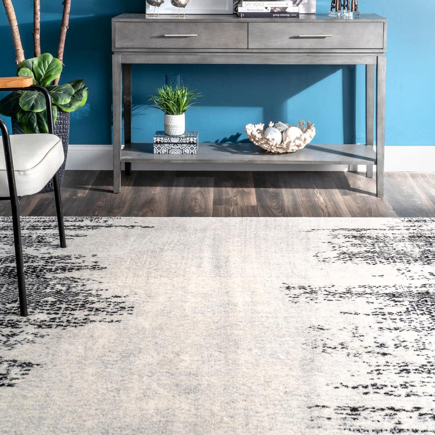Penelope Faded Tribal Chevrons Area Rug — nuLOOM