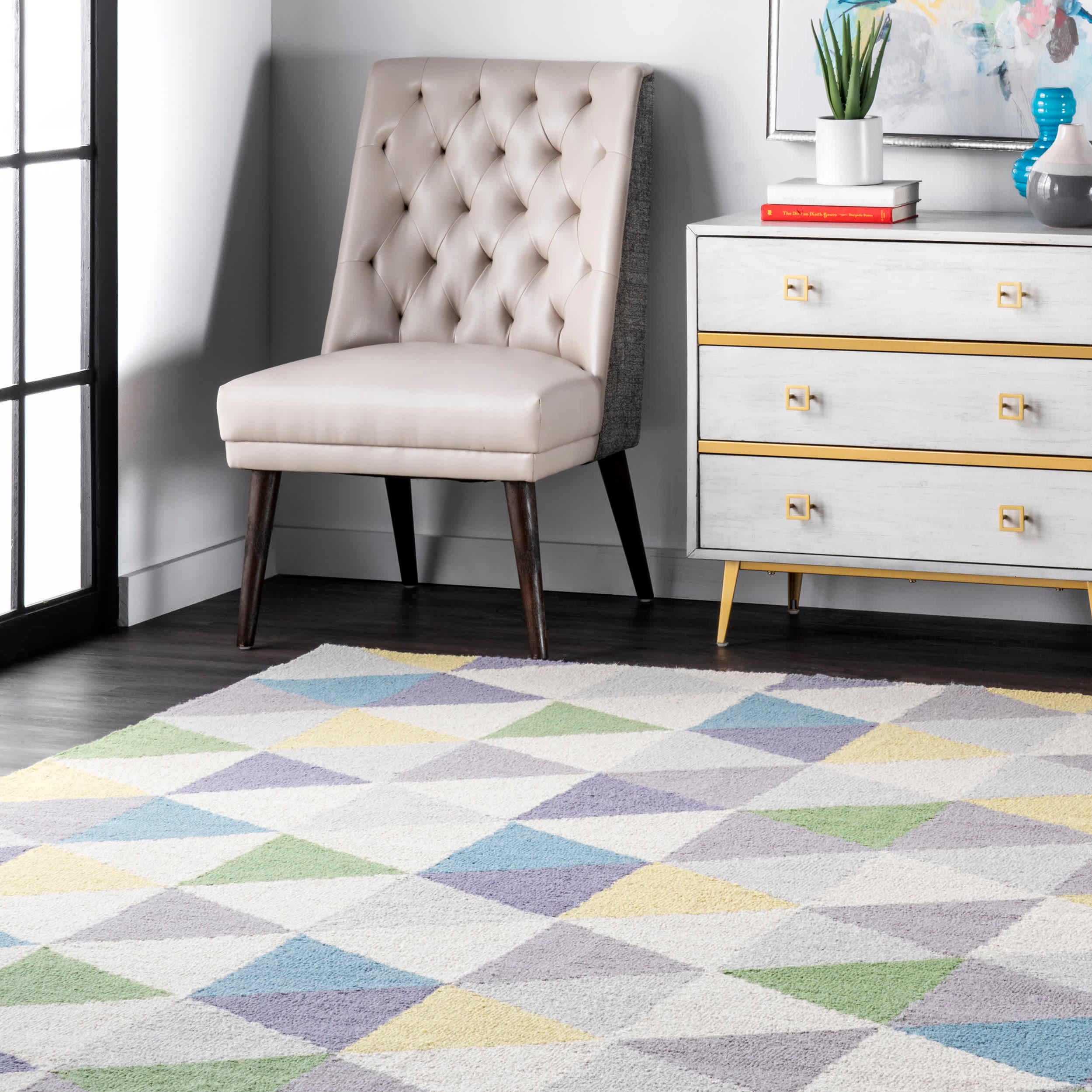 Bianca Triangles Area Rug — nuLOOM